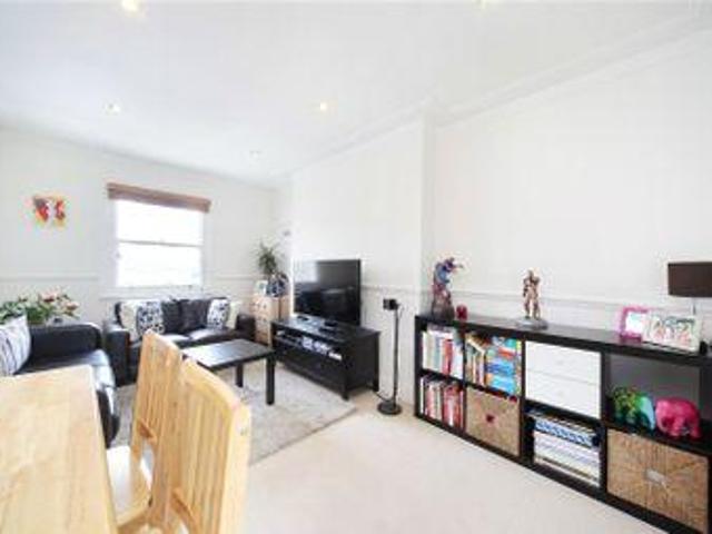 2 Bedrooms Flat for rent in Northcote Road, Battersea, London SW11