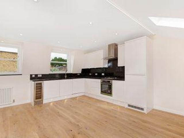 2 Bedrooms Flat for rent in Northcote Road, London SW11