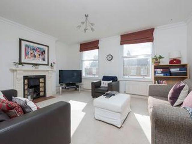 2 Bedrooms Flat for rent in Northcote Road, London SW11