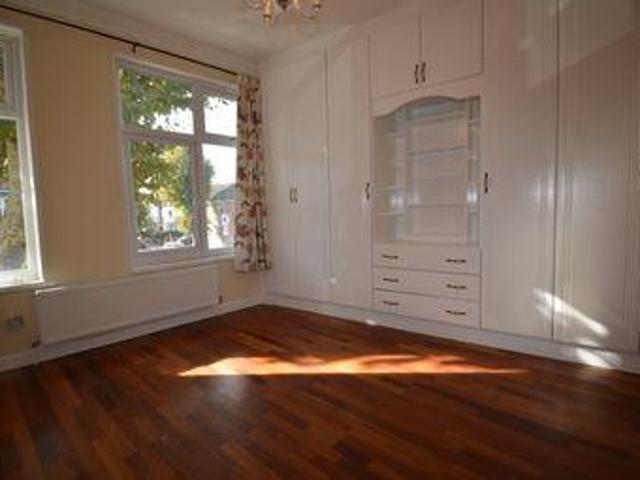 2 Bedrooms Flat for rent in Northfield Avenue, Ealing W13