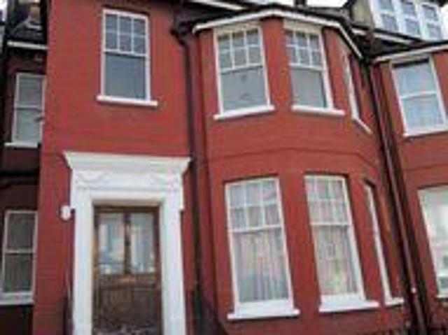 2 Bedrooms Flat for rent in Northfield Road, London N16