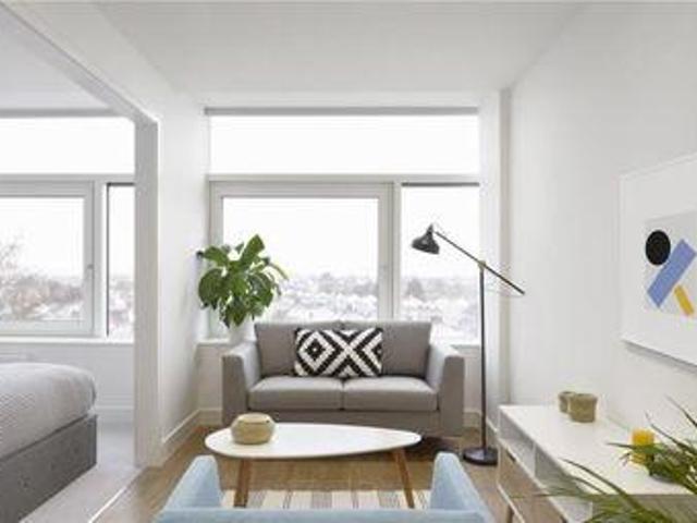 2 Bedrooms Flat for rent in Northpoint, Tolworth Tower KT6