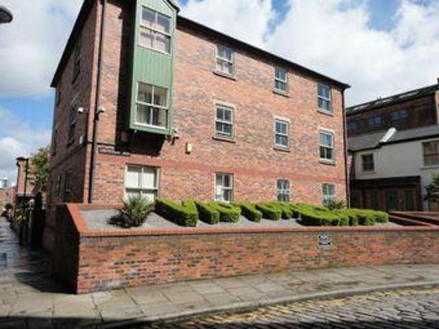 2 Bedrooms Flat for rent in Navigation Walk, Leeds LS10