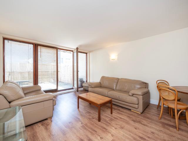 2 Bedrooms Flat for Rent in Naylor Building, E1 | Foxtons