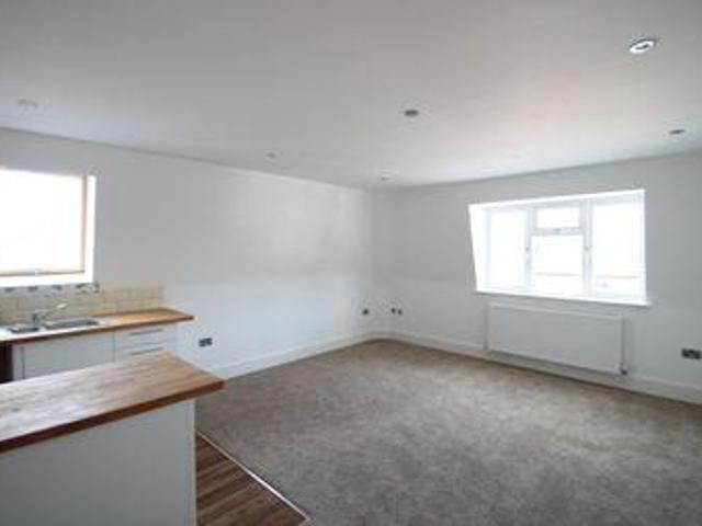 2 Bedrooms Flat for rent in Napier Road, Bromley BR2