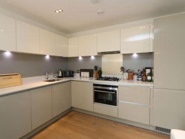2 Bedrooms Flat for rent in Napoleon Lane, London SE18