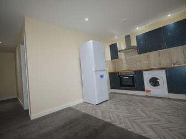 2 Bedrooms Flat for rent in Narborough Road, Leicester LE3