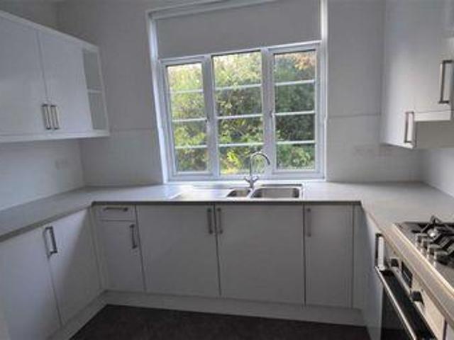 2 Bedrooms Flat for rent in Nether Close, Finchley N3