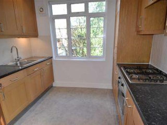 2 Bedrooms Flat for rent in Nether Close, Finchley N3