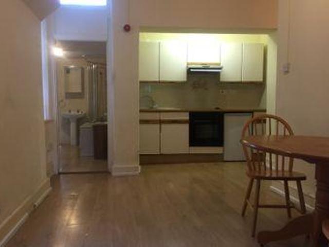2 Bedrooms Flat for rent in Nether Street, West Finchley, London N3
