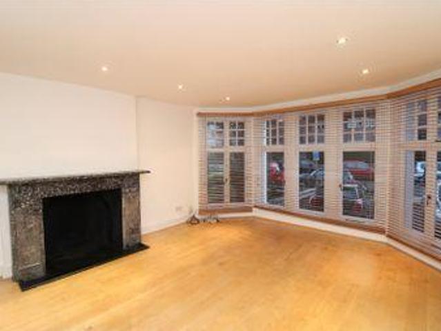 2 Bedrooms Flat for rent in Nether Street, Finchley N3