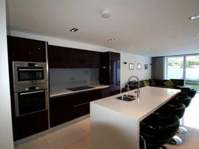 2 Bedrooms Flat for rent in Nether Street, London N3