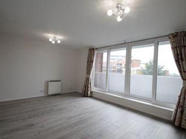 2 Bedrooms Flat for rent in Nether Street, London N3