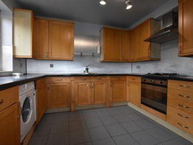 2 Bedrooms Flat for rent in Netherlands Road, London EN5
