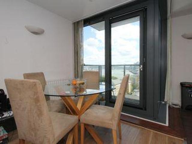 2 Bedrooms Flat for rent in Neutron Tower, Blackwall Way E14