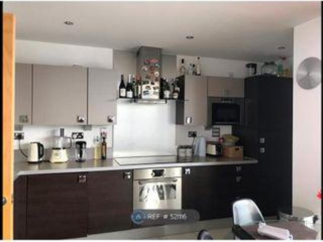 2 Bedrooms Flat for rent in Neutron Tower, London E14