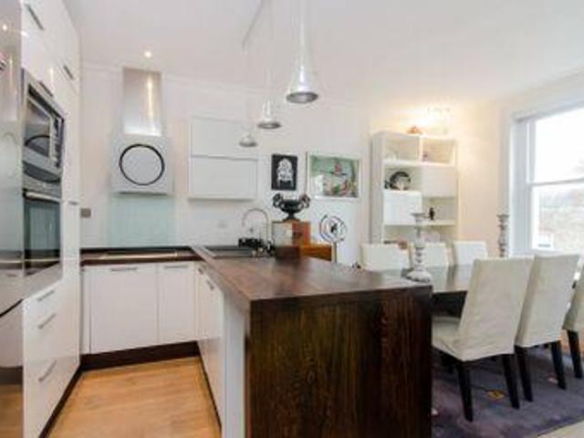 2 Bedrooms Flat for rent in Nevern Square, Earls Court SW5