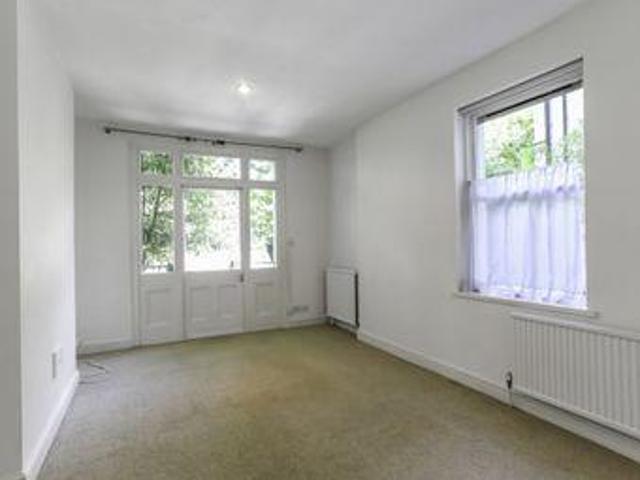 2 Bedrooms Flat for rent in Nevern Square, London SW5
