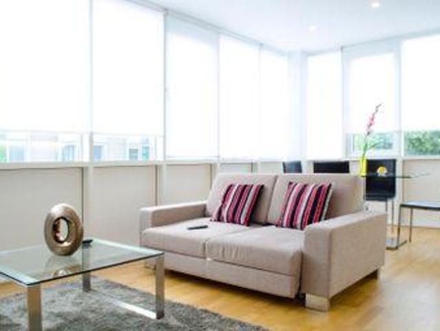 2 Bedrooms Flat for rent in New North Road, London N1