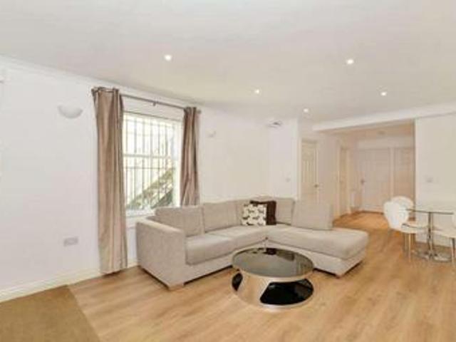 2 Bedrooms Flat for rent in New Broadway, London W5
