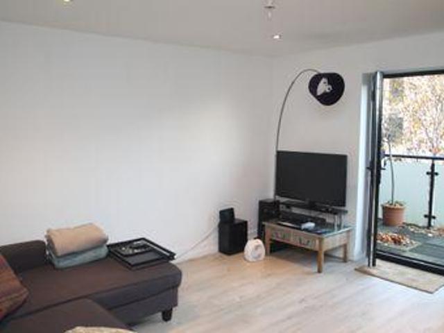 2 Bedrooms Flat for rent in New Cross Road, London SE14
