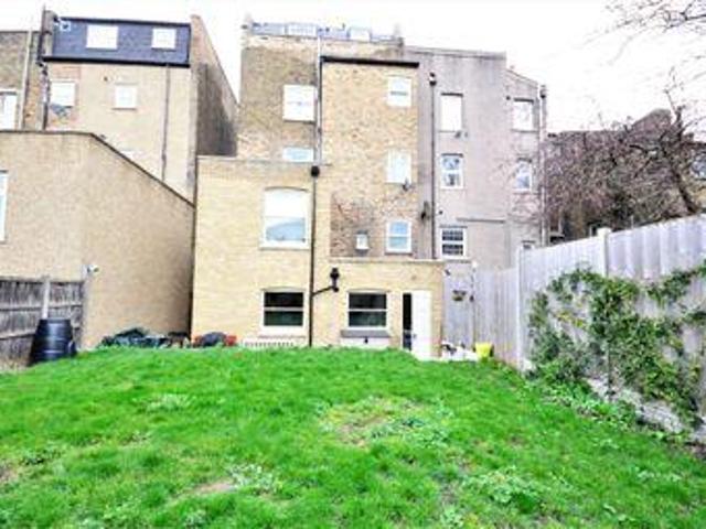 2 Bedrooms Flat for rent in New Cross Road, London SE14