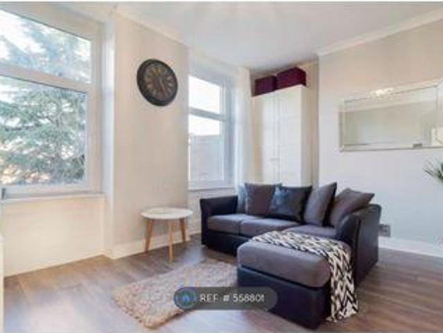 2 Bedrooms Flat for rent in New Cross Road, New Cross SE14