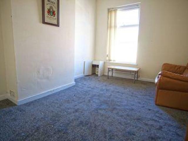 2 Bedrooms Flat for rent in New Hall Lane, Preston PR1