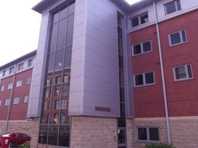 2 Bedrooms Flat for rent in New Hall Lane, Preston PR1