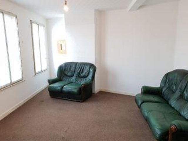 2 Bedrooms Flat for rent in New Heston Road, Heston TW5