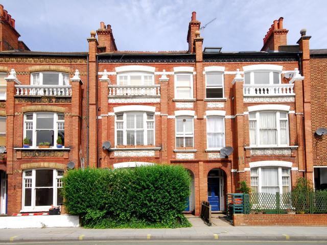2 Bedrooms Flat for Rent in New Kings Road | Foxtons