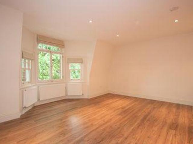 2 Bedrooms Flat for rent in New Kings Road, Fulham, London SW6