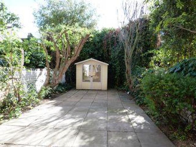 2 Bedrooms Flat for rent in New Kings Road, Fulham SW6