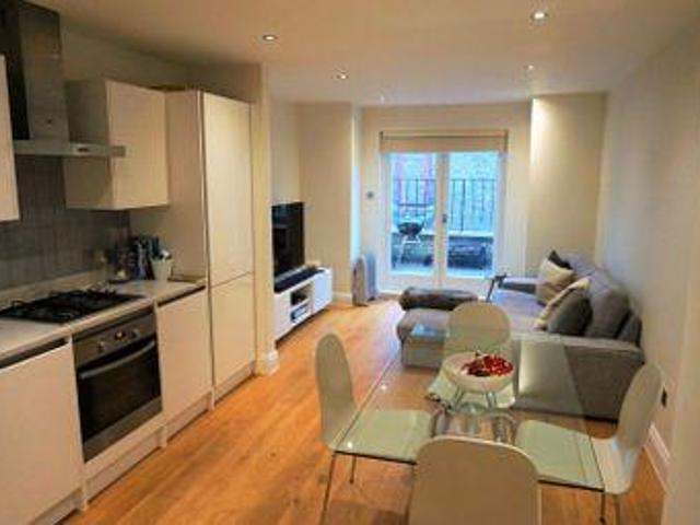 2 Bedrooms Flat for rent in New Kings Road, London SW6
