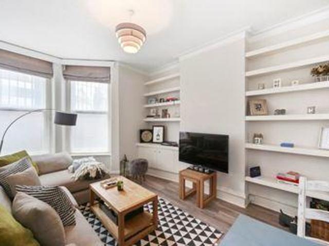 2 Bedrooms Flat for rent in New Kings Road, Parson Green SW6