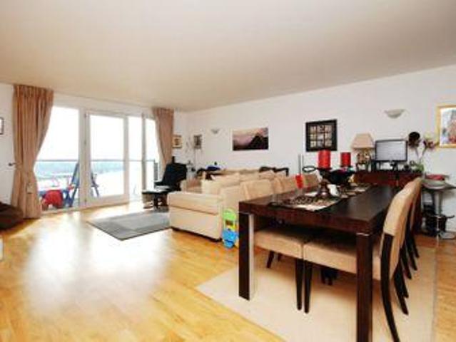 2 Bedrooms Flat for rent in New Providence Wharf, Canary Wharf E14