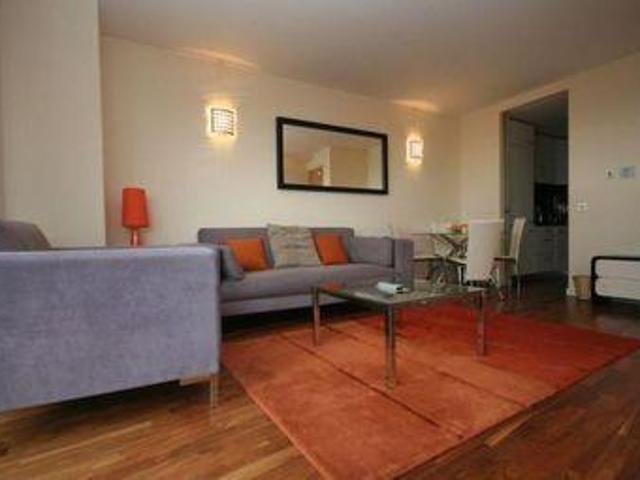 2 Bedrooms Flat for rent in New Providence Wharf, Fairmont Avenue, London E14