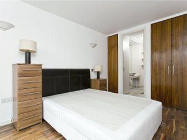 2 Bedrooms Flat for rent in New Providence Wharf, Fairmont Avenue, London E14