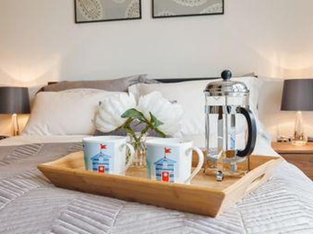 2 Bedrooms Flat for rent in New Union Square, Nine Elms, London SW11