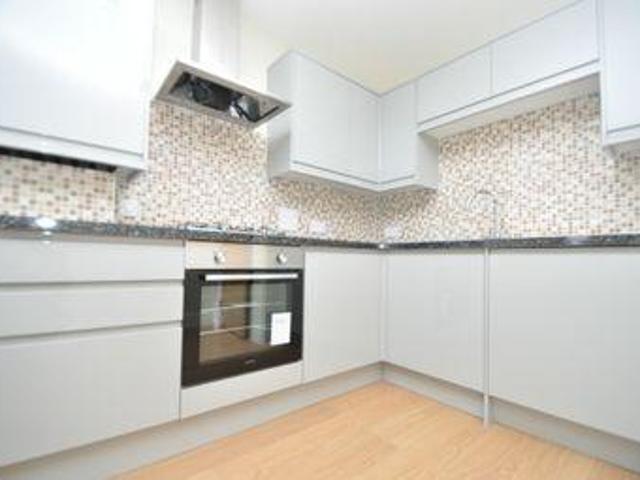 2 Bedrooms Flat for rent in New Wanstead, London E11