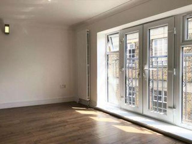 2 Bedrooms Flat for rent in New Wanstead, Wanstead, London E11