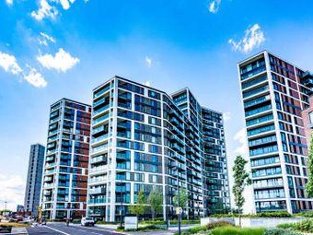 2 Bedrooms Flat for rent in New Warren Lane, London SE18