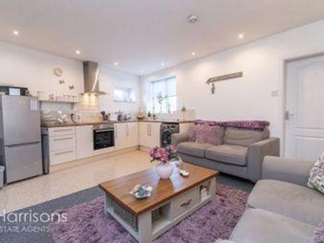 2 Bedrooms Flat for rent in Newbrook Road, Over Hulton, Bolton, Lancashire. BL5