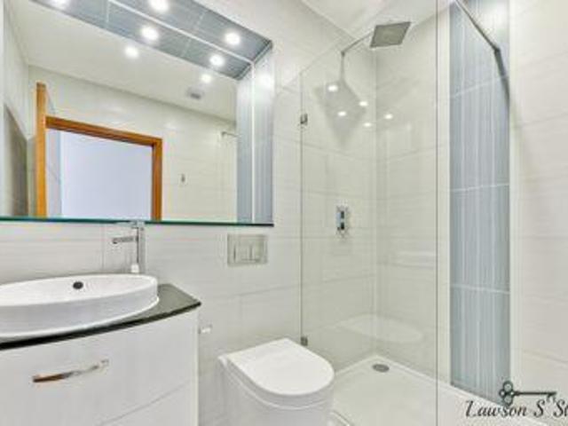2 Bedrooms Flat for rent in Newgate, Croydon CR0