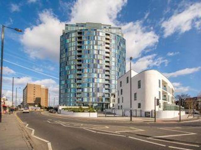 2 Bedrooms Flat for rent in Newgate, Croydon, London CR0