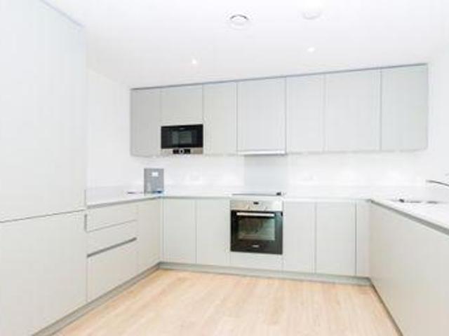 2 Bedrooms Flat for rent in Newgate, Croydon, London CR0