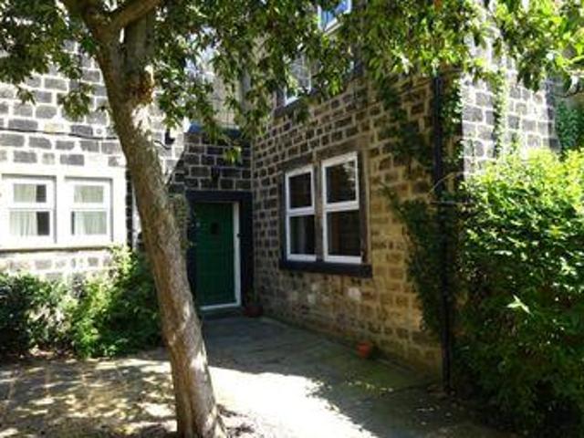 2 Bedrooms Flat for rent in Newlaithes Road, Horsforth, Leeds LS18