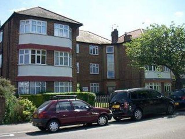 2 Bedrooms Flat for rent in Newnham Road, London N22