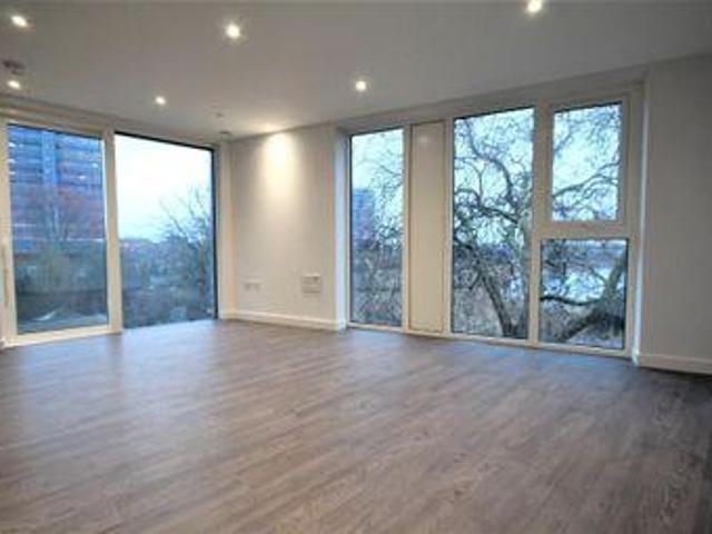 2 Bedrooms Flat for rent in Newnton Close, Manor House, London N4