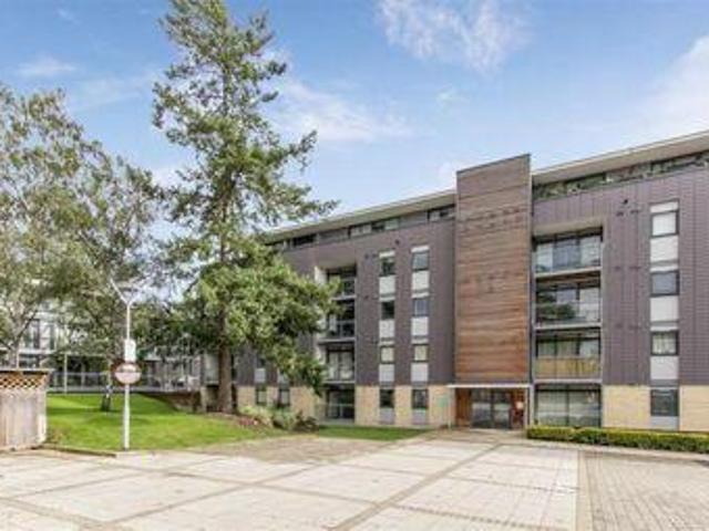 2 Bedrooms Flat for rent in Newsom Place, St Albans AL1